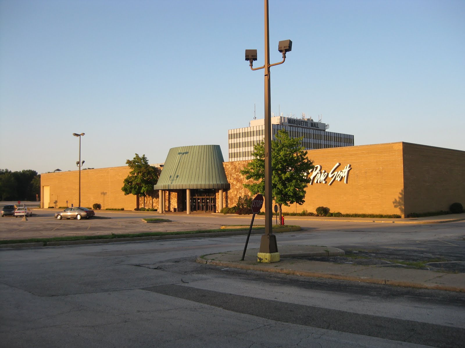 Dead and Dying retail: Marquette Mall - Guest post by Ryan Sobecki