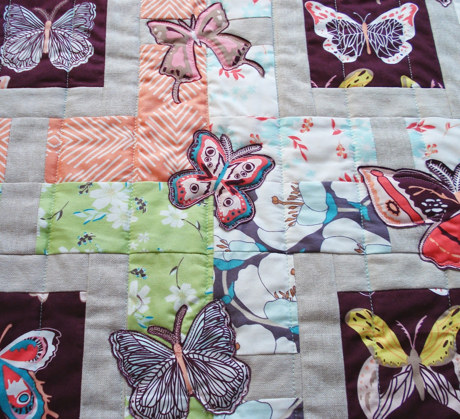 The Floral Suitcase: flutterby mini quilt - winged blog tour