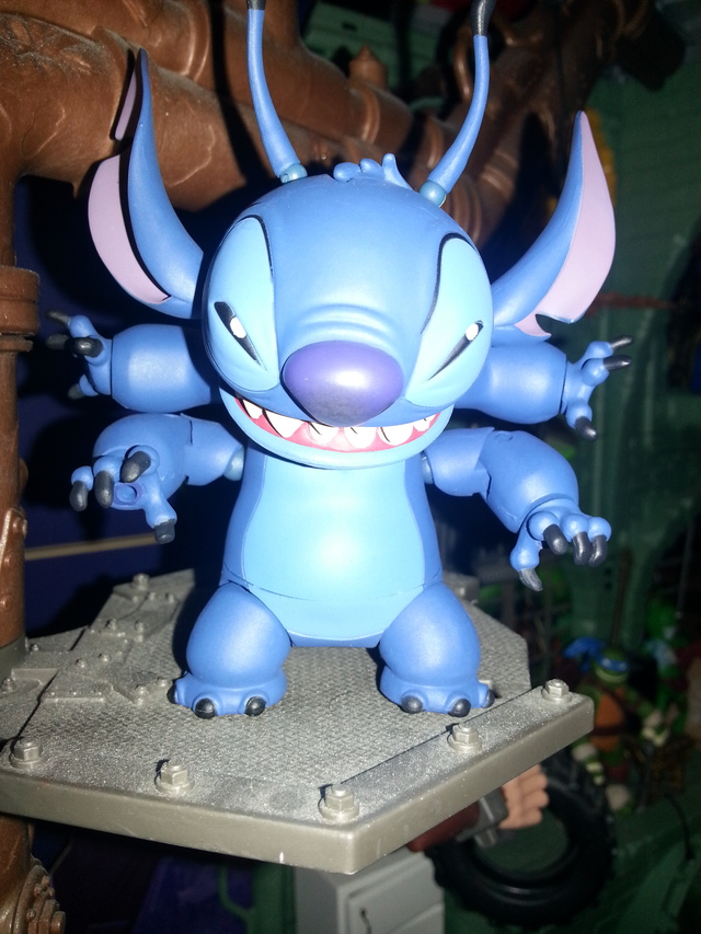 THE ACTION FIGURE DOJO: Revoltech Stitch