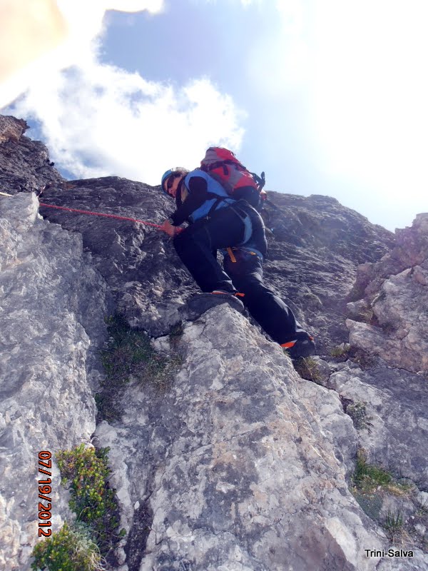 TRINI Y SALVA: Spigolo Alpini a la Pirámide del Col dei Bos, 2.400 m.