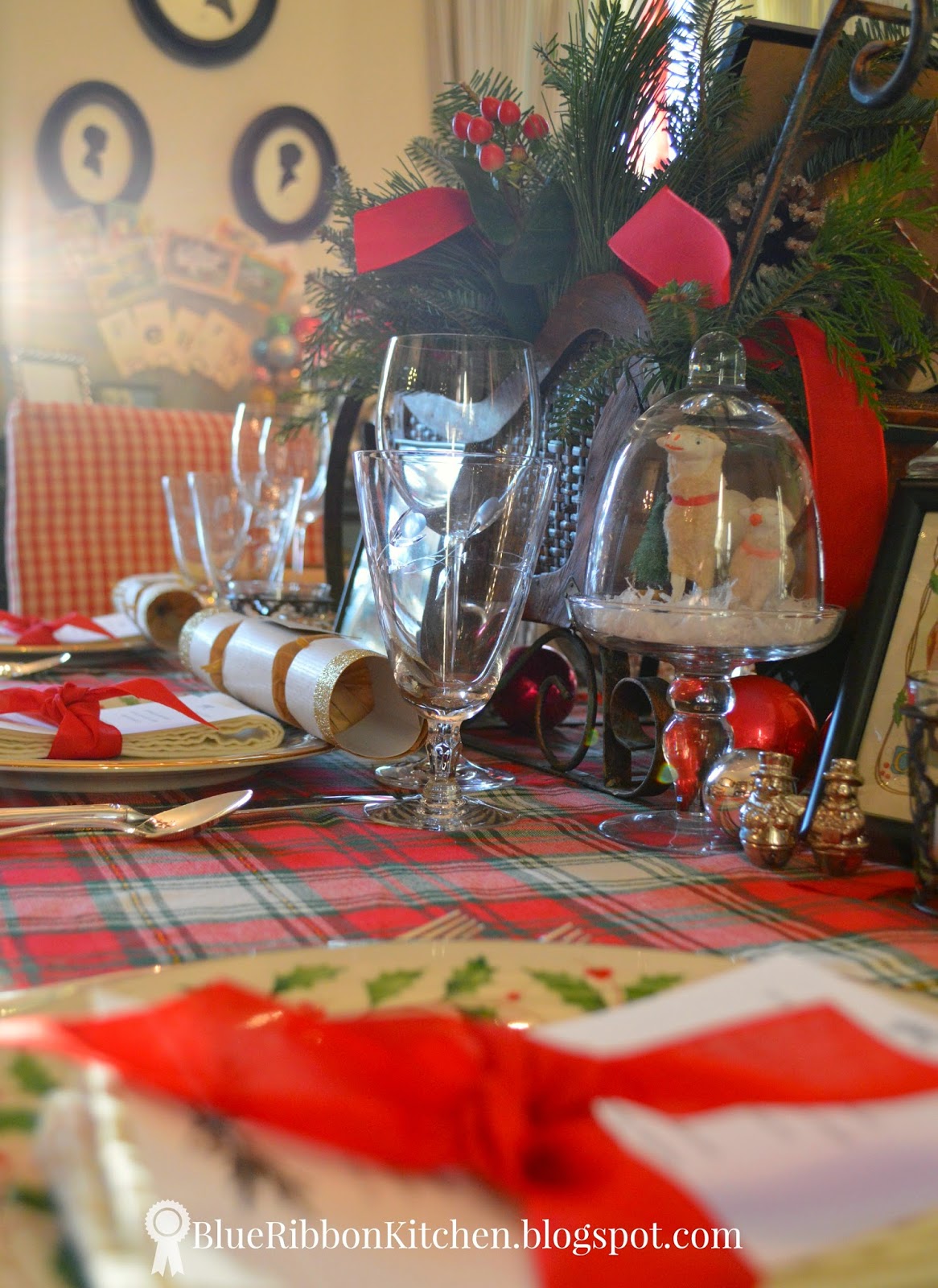 Blue Ribbon Kitchen: TIS' the SEASON for a SANTA HOLIDAY TABLE