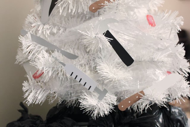 A Killer Christmas Tree - Danks and Honey