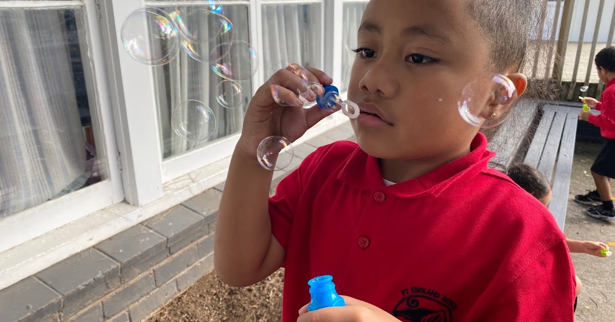 Room 27 @ Pt England School: Bubbles, bubbles everywhere. -Fun at School