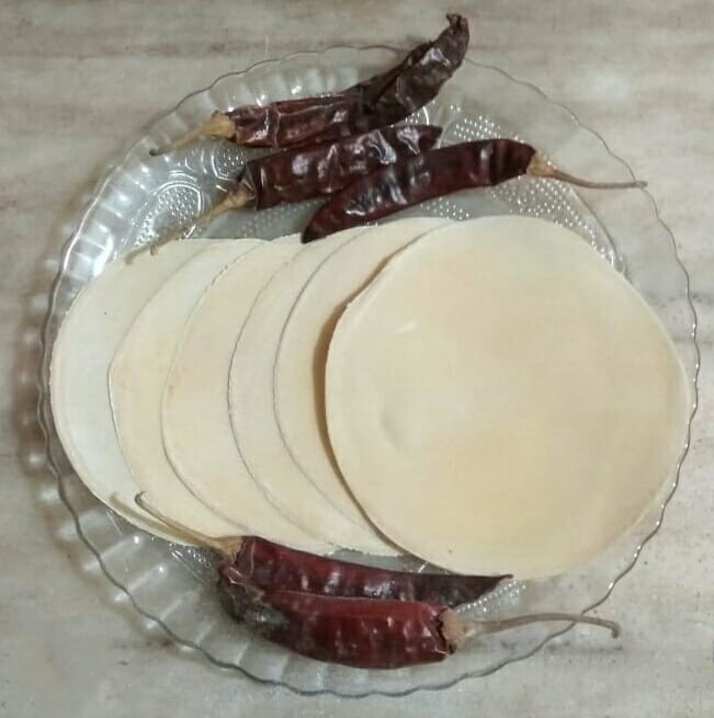 Cooking With Geetha: Happala Adgai (Instant Papad Pickle)