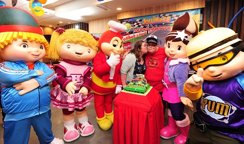 HugKnucklesTV Enjoy The Jolliest Party With Fans At Jollibee BGC ...