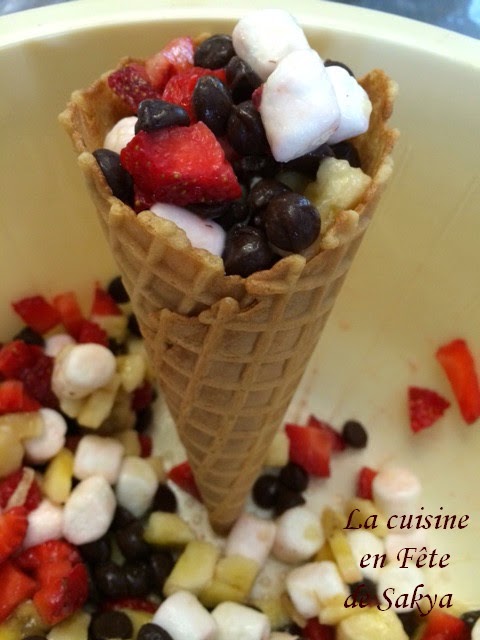 La cuisine en fête de Sakya: Cornets aux fruits et guimauves sur le BBQ
