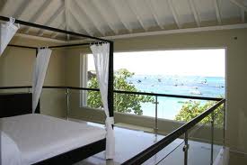 House And Home Designs: Let the air free flows with open wide windows