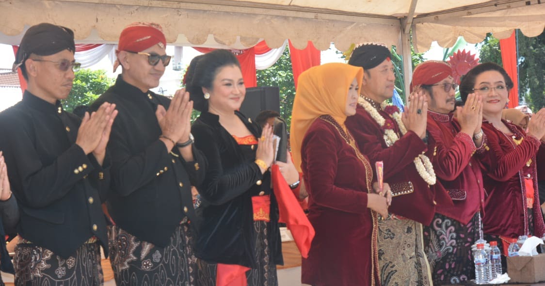 Menguri-Uri Budaya Lokal, Danrem 071/Wijayakusuma Kenakan Pakaian Adat Banyumasan | Singkil Terkini