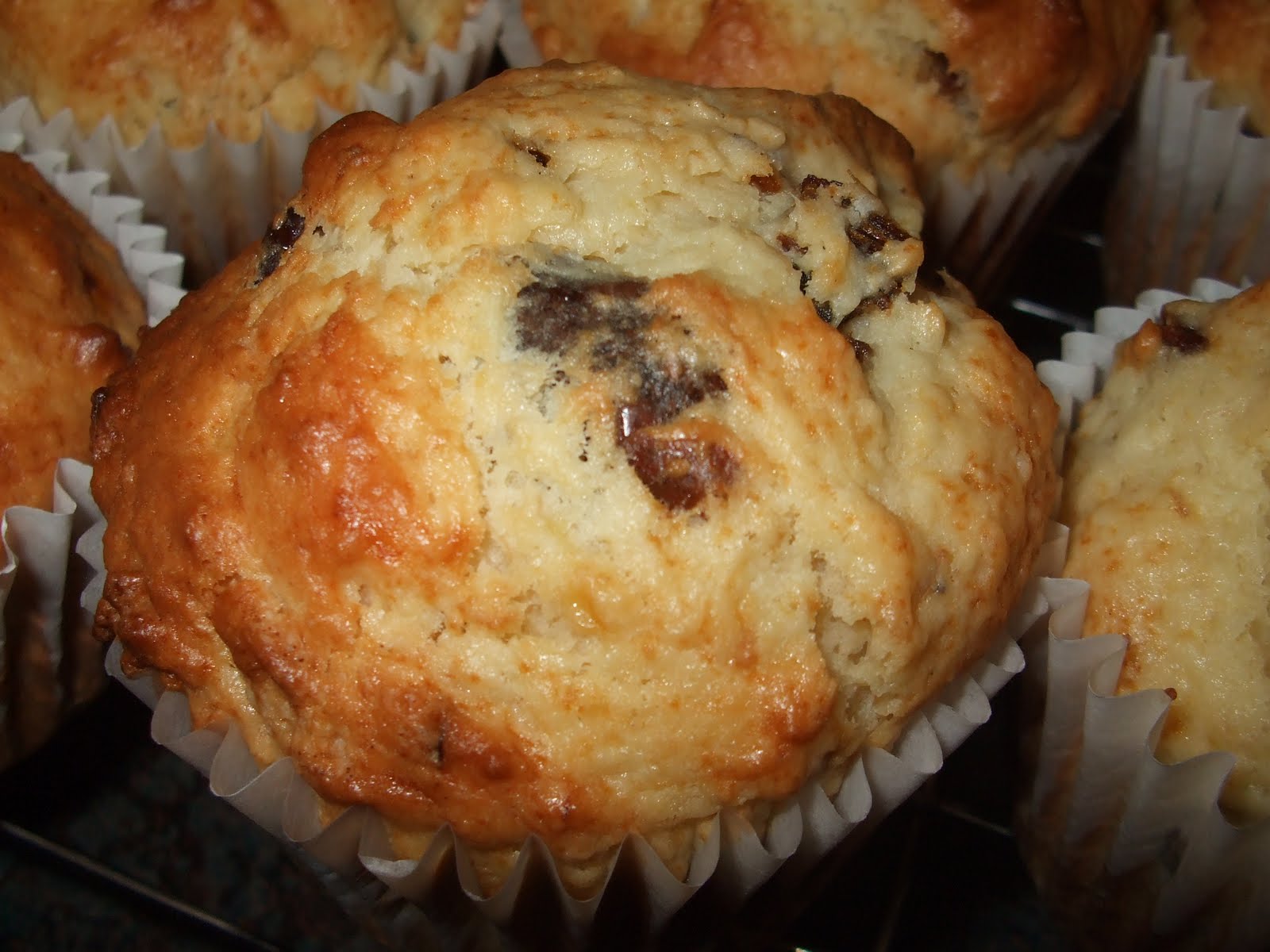 Dans les casseroles de GG: Muffins aux bananes aux dattes et à la crème ...