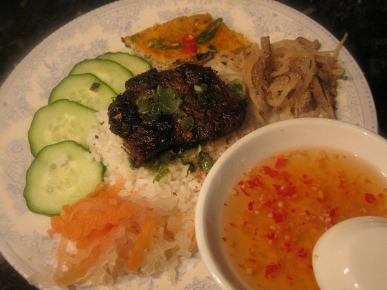 Street Kitchen: Com tam suon bi cha