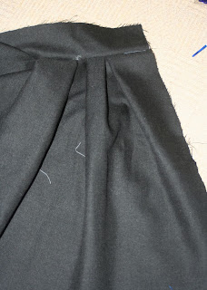 How To: Inserting a side seam zip with pocket