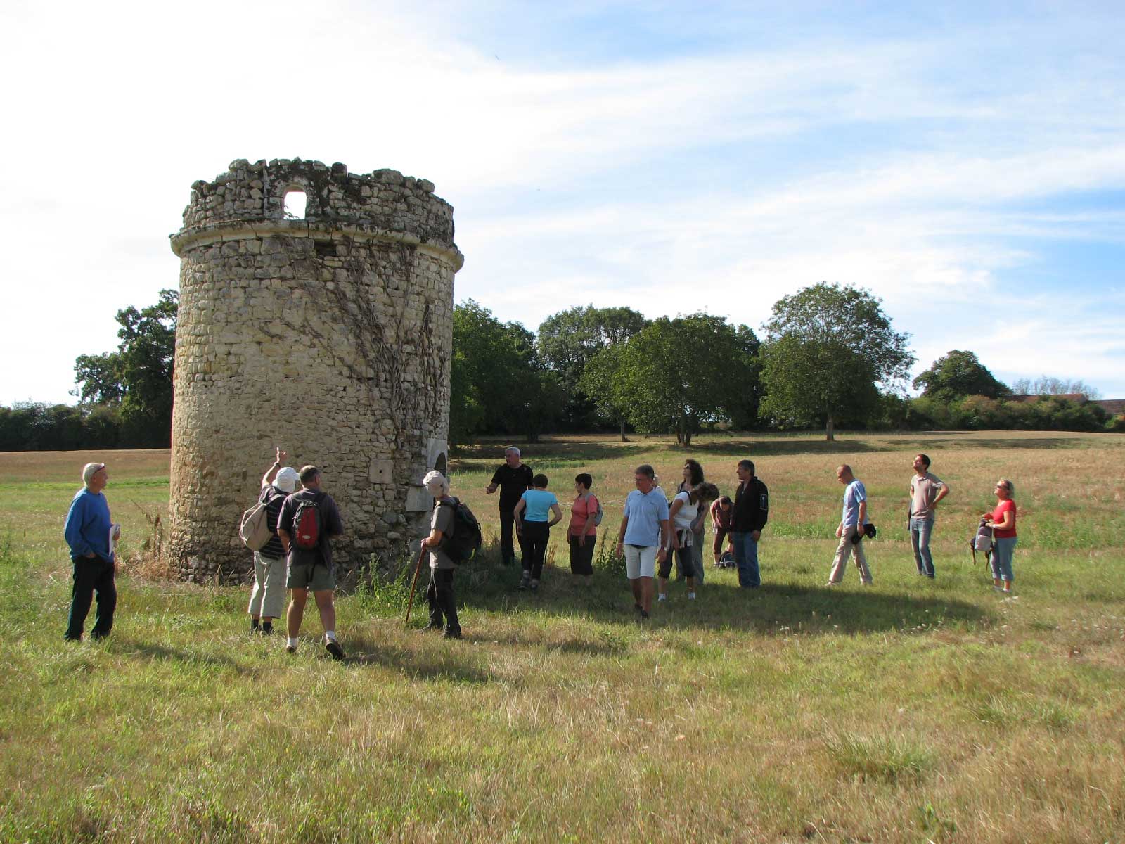 LES MILLE-PATTES DE SAINTONGE: LA TOUR DE BROUE - LE GOLFE DE SAINTONGE ...