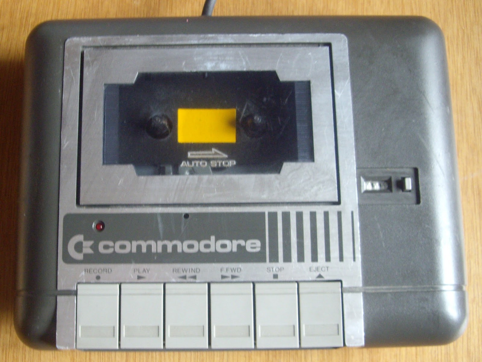 Retro Ordenadores Orty: Commodore 16 (1984)