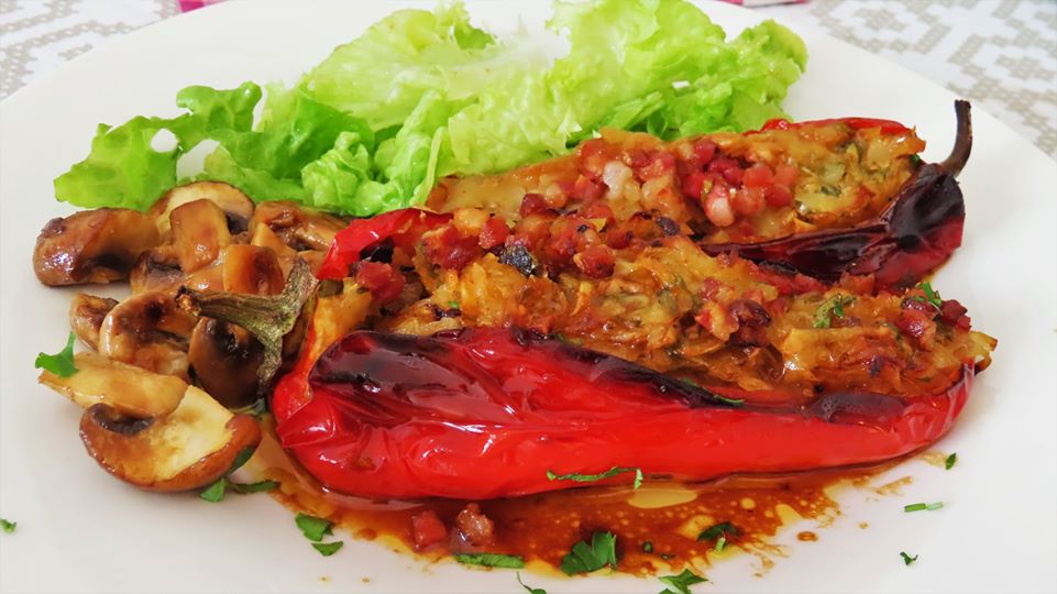 Pečene punjene rog paprike / Stuffed Roasted Italian Peppers