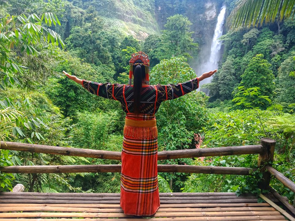 T'BOLI TRIBE in LAKE SEBU