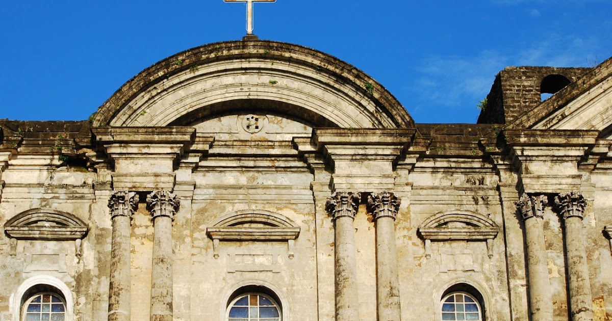 Basilica de San Martin de Tours in Taal | Batangas - Nomadic Experiences