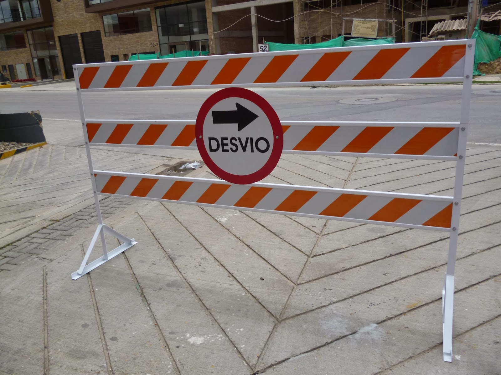 TODO EN SEÑALIZACION : BARRICADAS