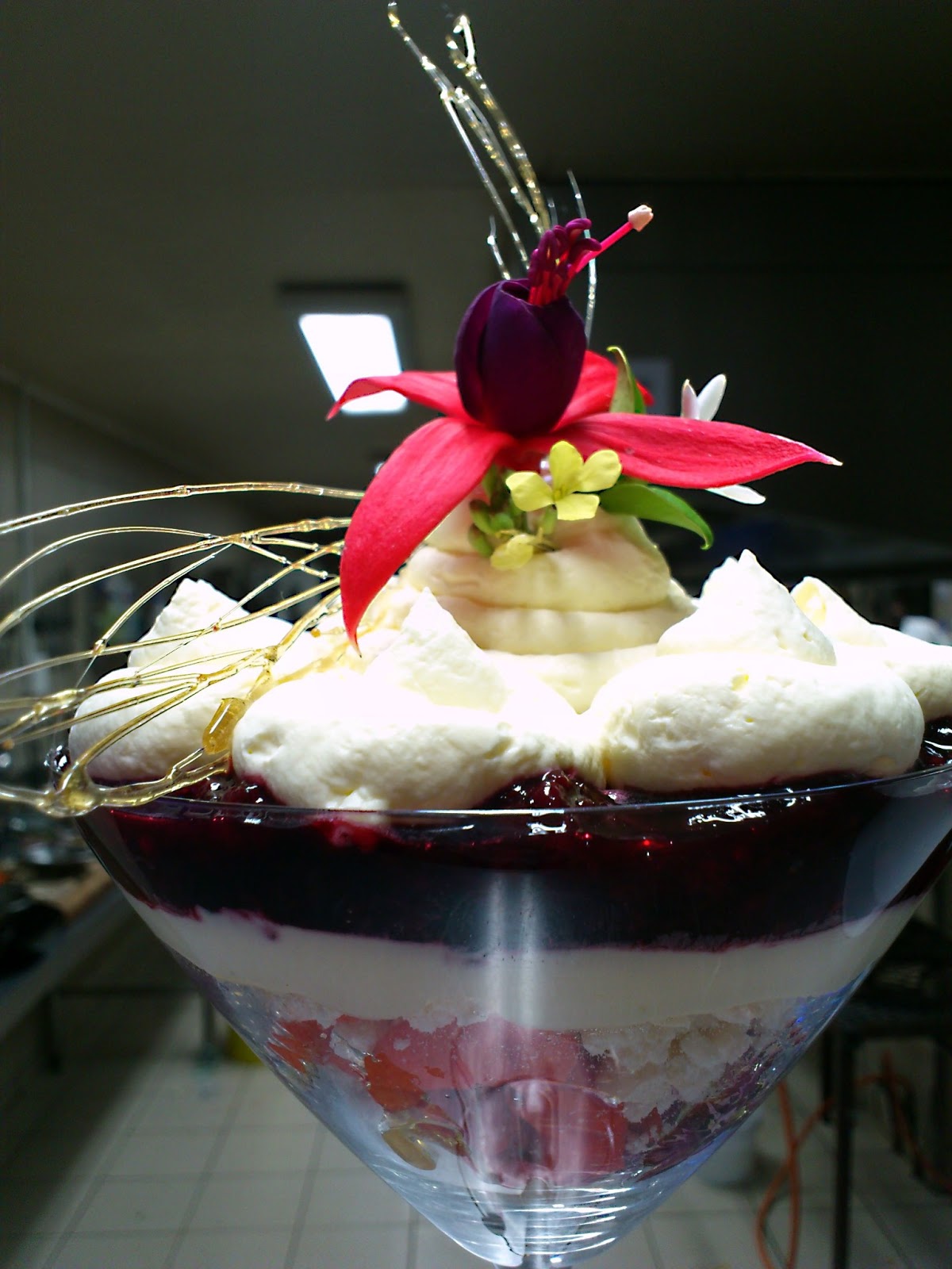 The Hungry Chef: Christmas in July Dessert........Deconstructed Eton Mess