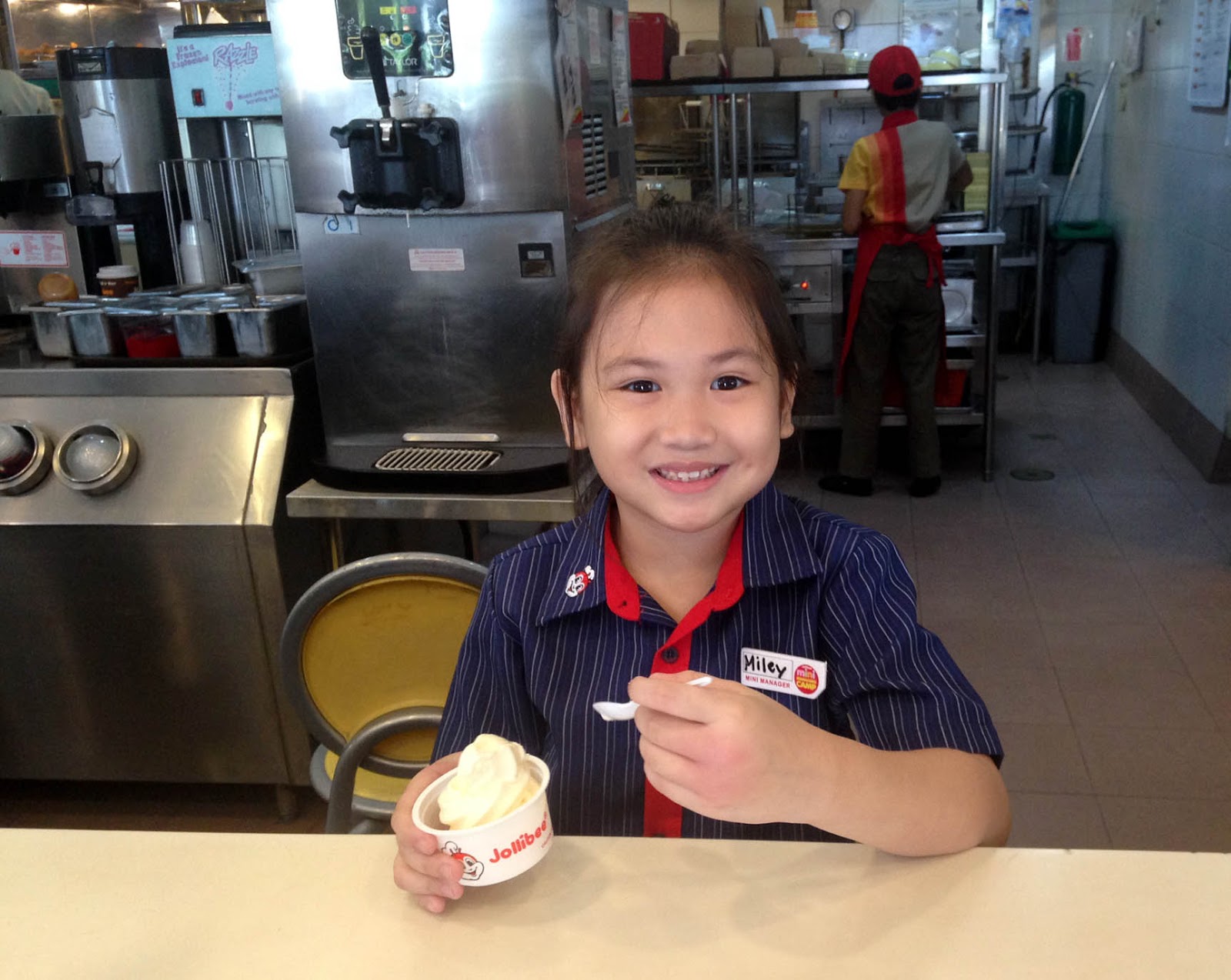 MrsMommyHolic: Our Jollibee Mini Managers Camp experience 2017