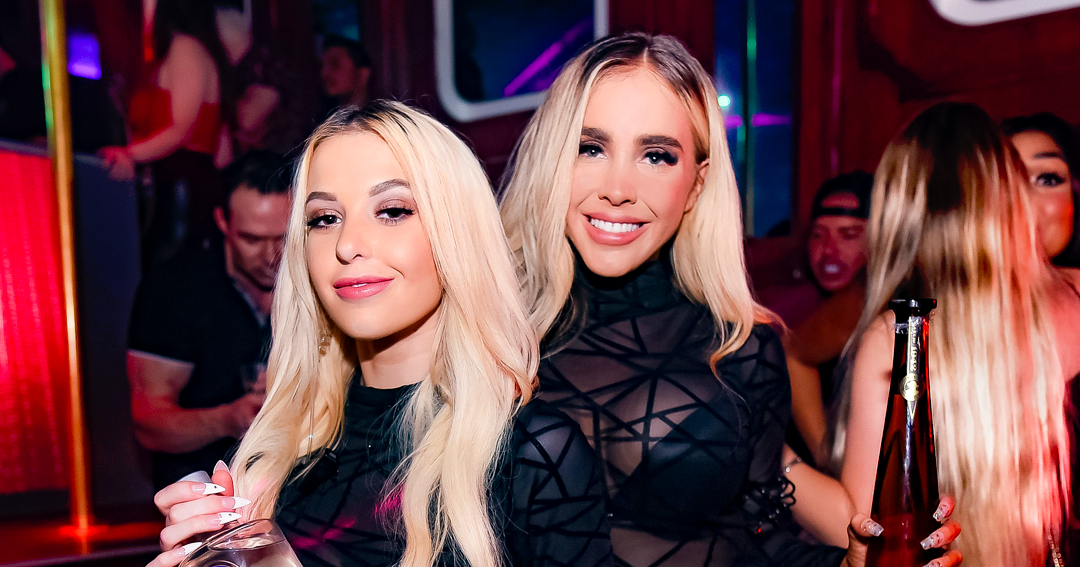 Pretty Please Lounge