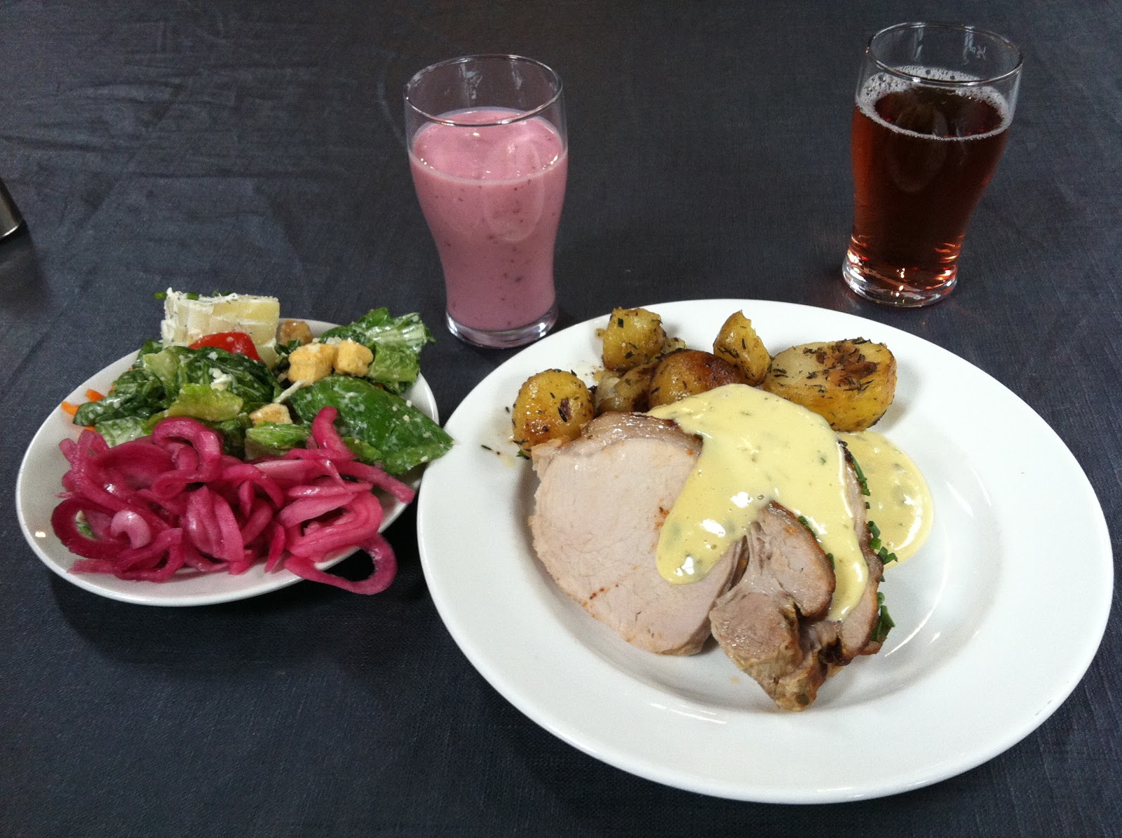 Slagthuset: Helstekt kotlettrad med timjanstekt potatis och hemslagen ...