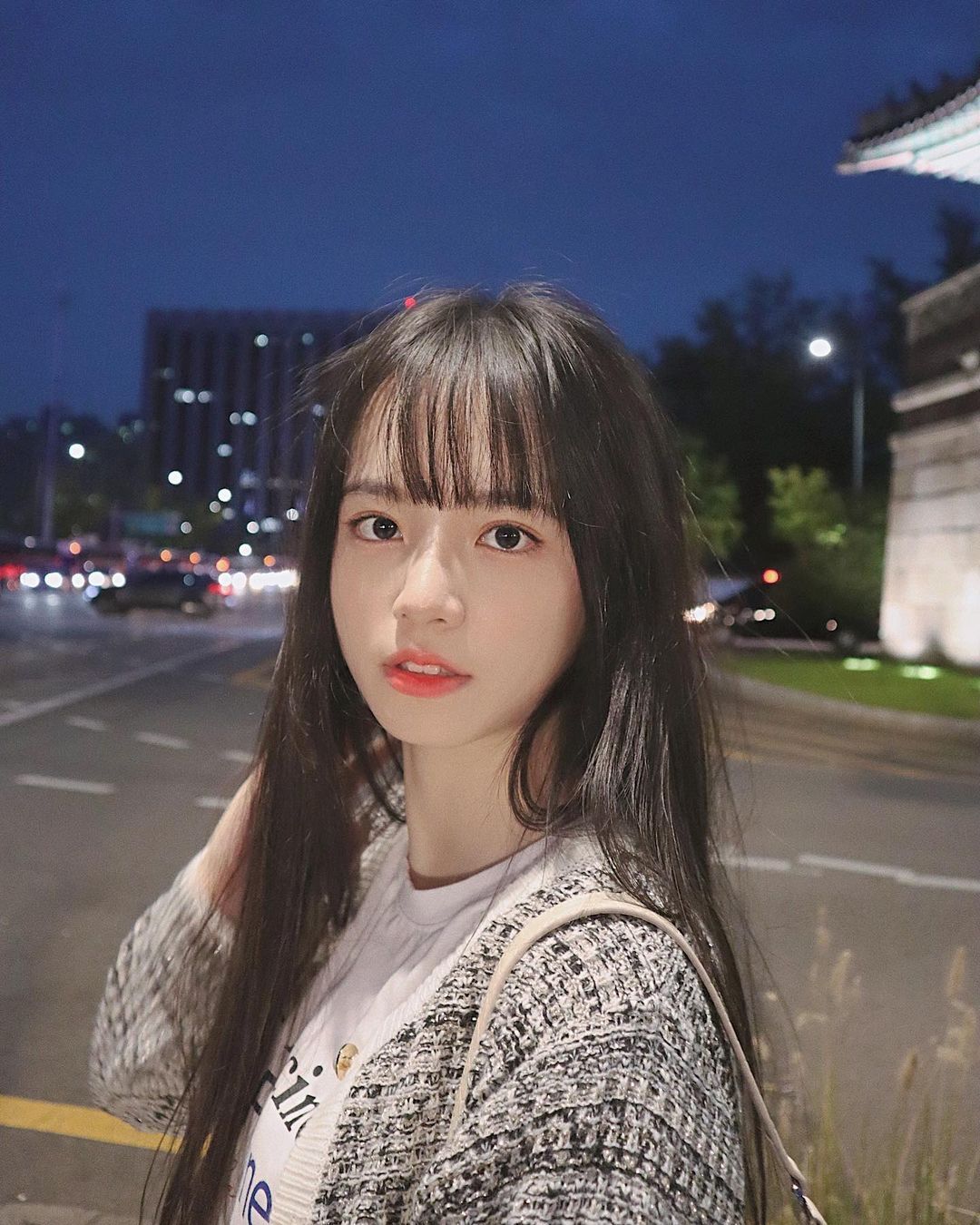 1999台灣 查生活百科 opendata : Tik Tok 百萬粉絲網紅 清純如鄰家女孩 Tinya