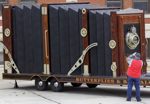 One Of The World's Largest Film Camera ~ Lover Cafe