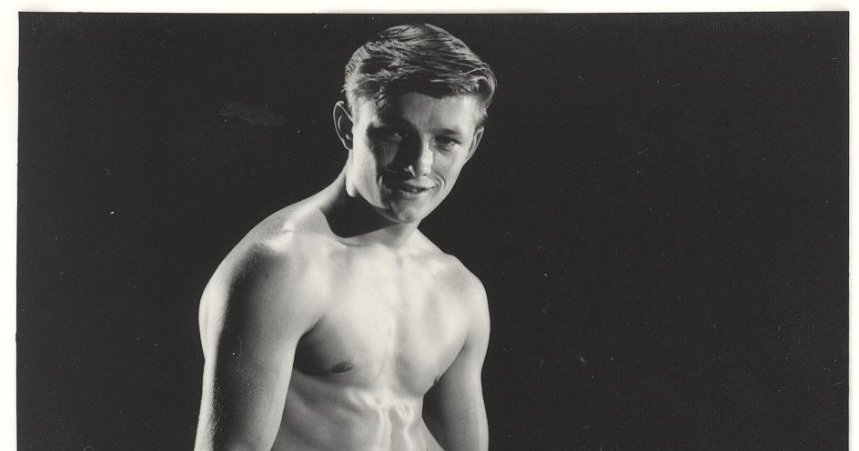 Men From Back Then : Nicely Hung