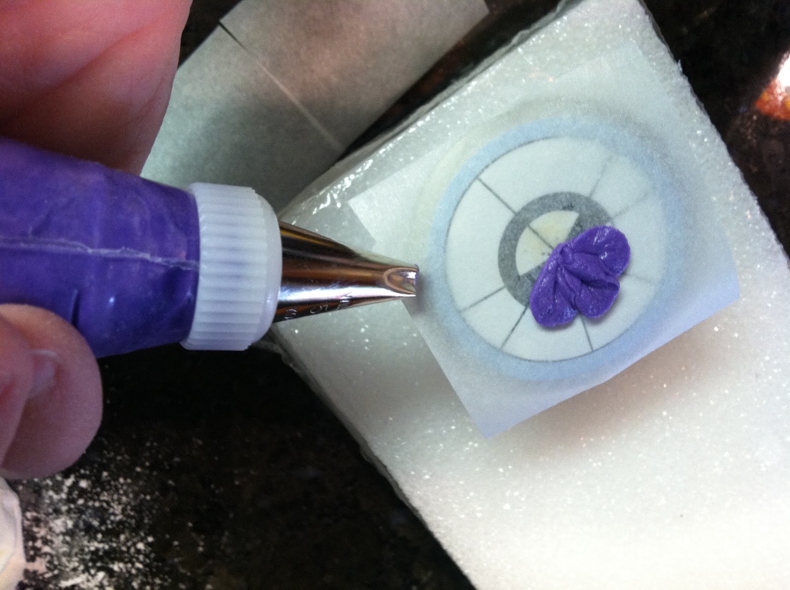 The Iced Queen: Royal Icing Violets