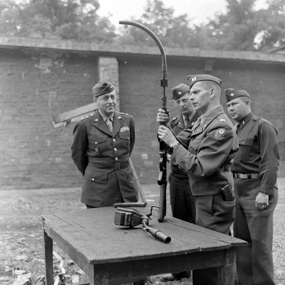 Shoot Around the Corner: The Krummlauf, a Gun With Bent-Barrel ...