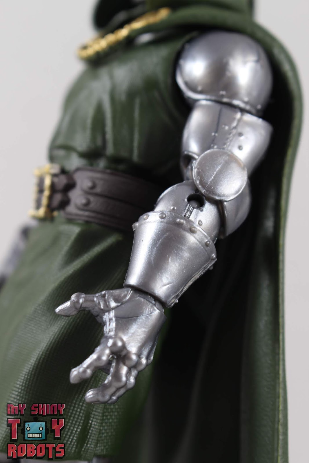 My Shiny Toy Robots: Toybox REVIEW: Marvel Legends Doctor Doom