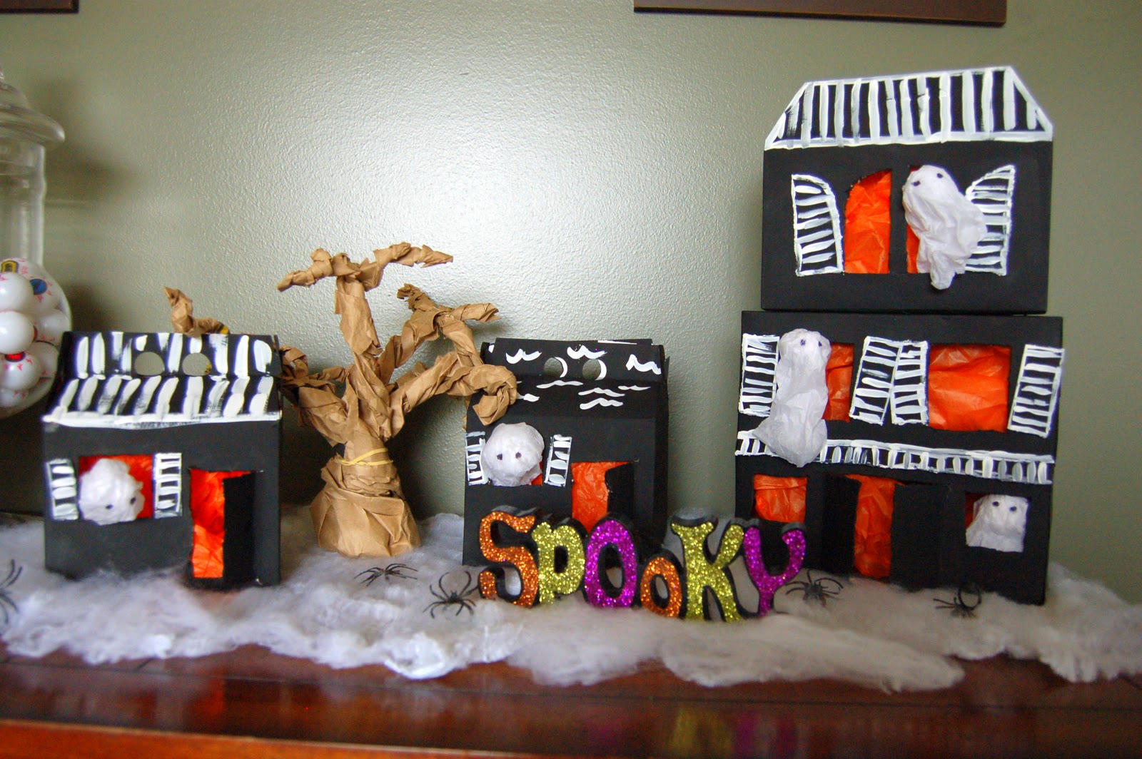 Haunted House Display ~ She's Crafty
