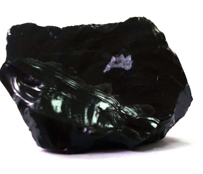 EL ANTIGUO "ORO" NEGRO: ¿Qué es al azabache?
