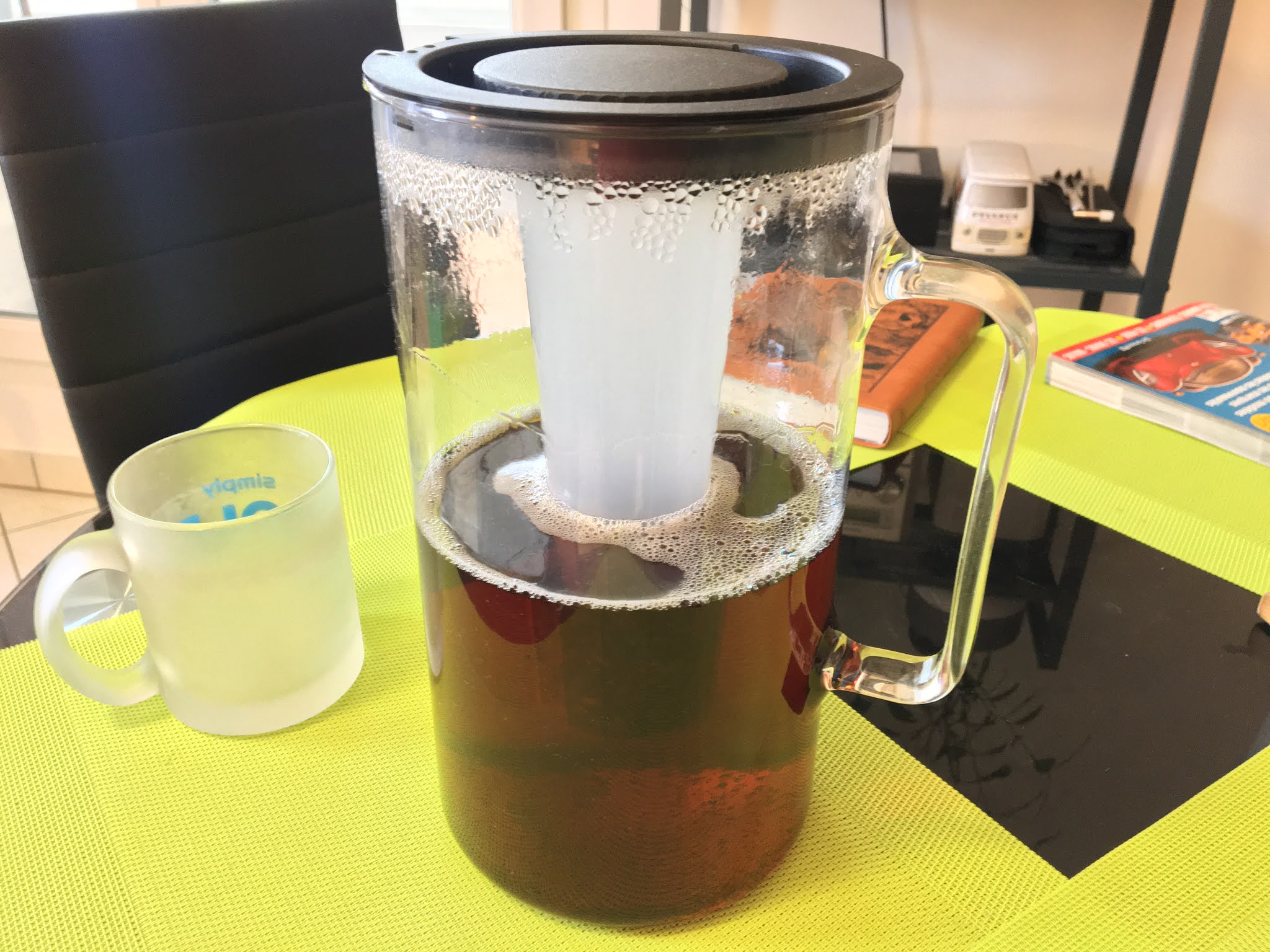 Savourer le thé: Test: Pitcher with ice-insert and serve 2,5 l (Simax)