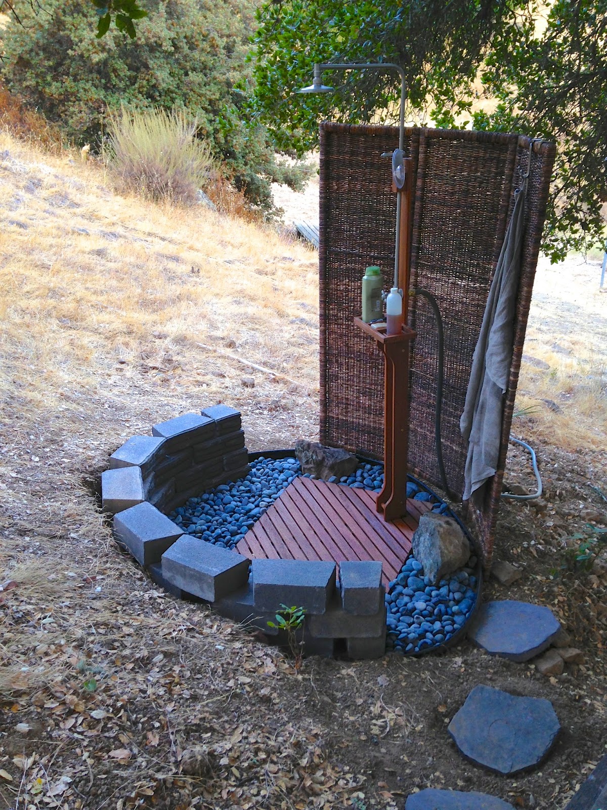 Project Gridless 10 Diy Outdoor Showers For Off Grid Homes