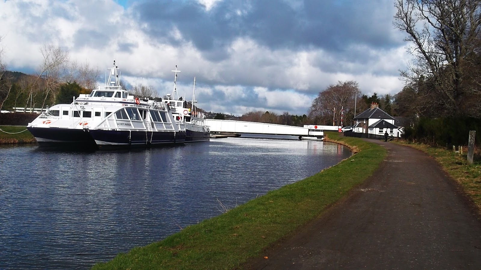 Walk Cycle Caledonian Canal: Tomnahurich Bridge to Dochgarroch Lock
