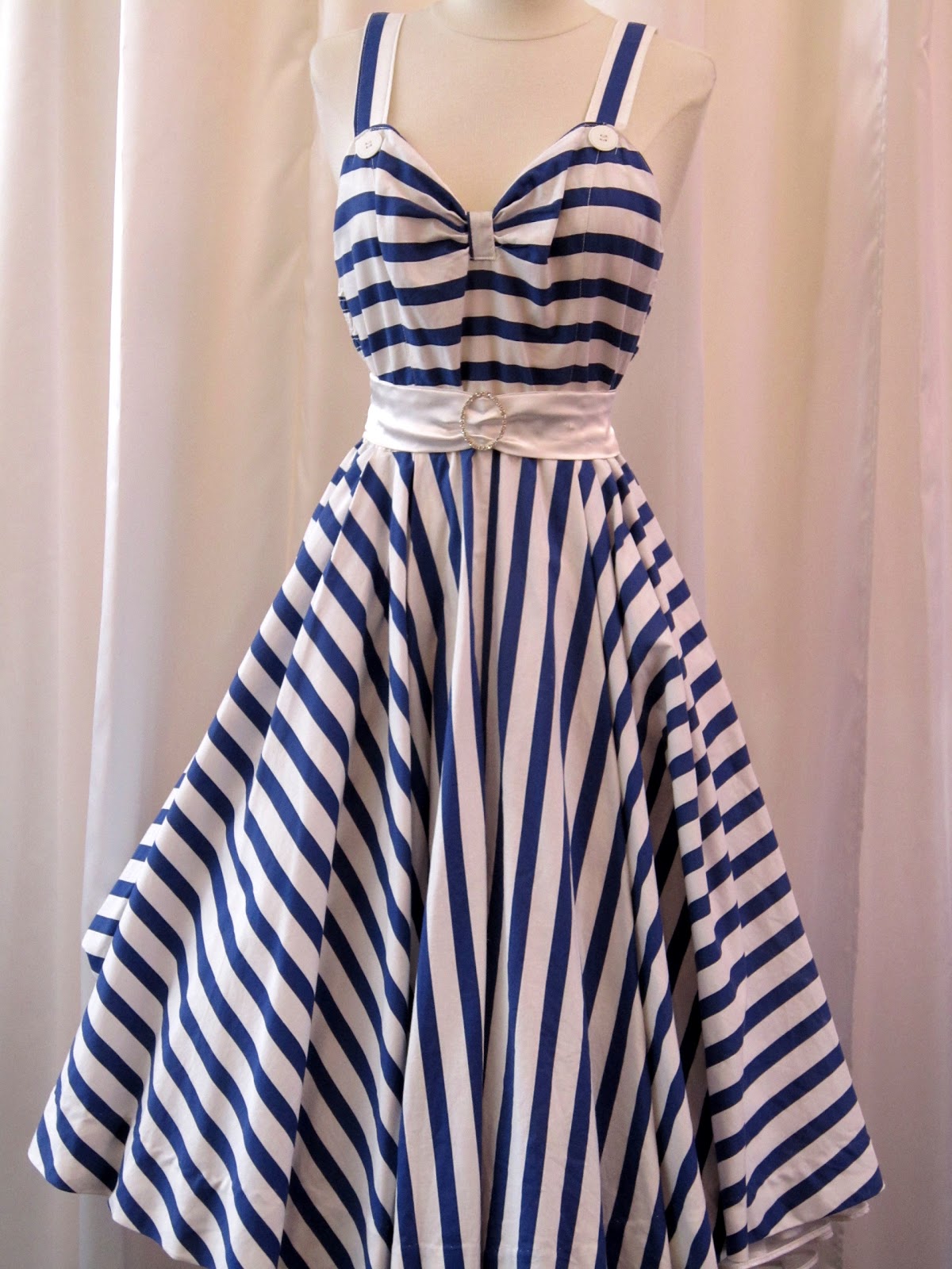 Dirty Fabulous: Glamorous vintage cocktail dresses...ooh la la!