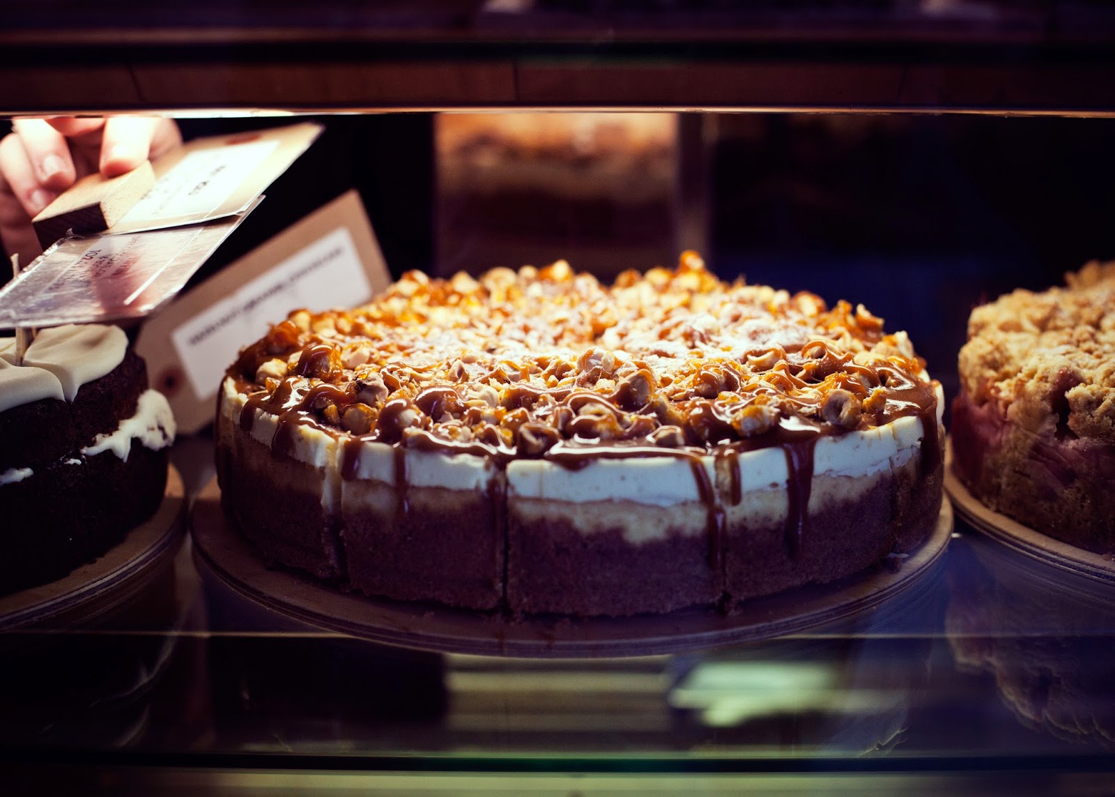 "NEVER EAT WOBBLY JELLY": TWO MAGPIES BAKERY // SOUTHWOLD