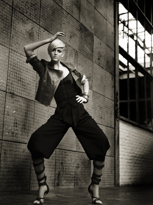 ANTM Cycle 11 11th Episode : Simplistic & Dramatic B&W Shots in a ...