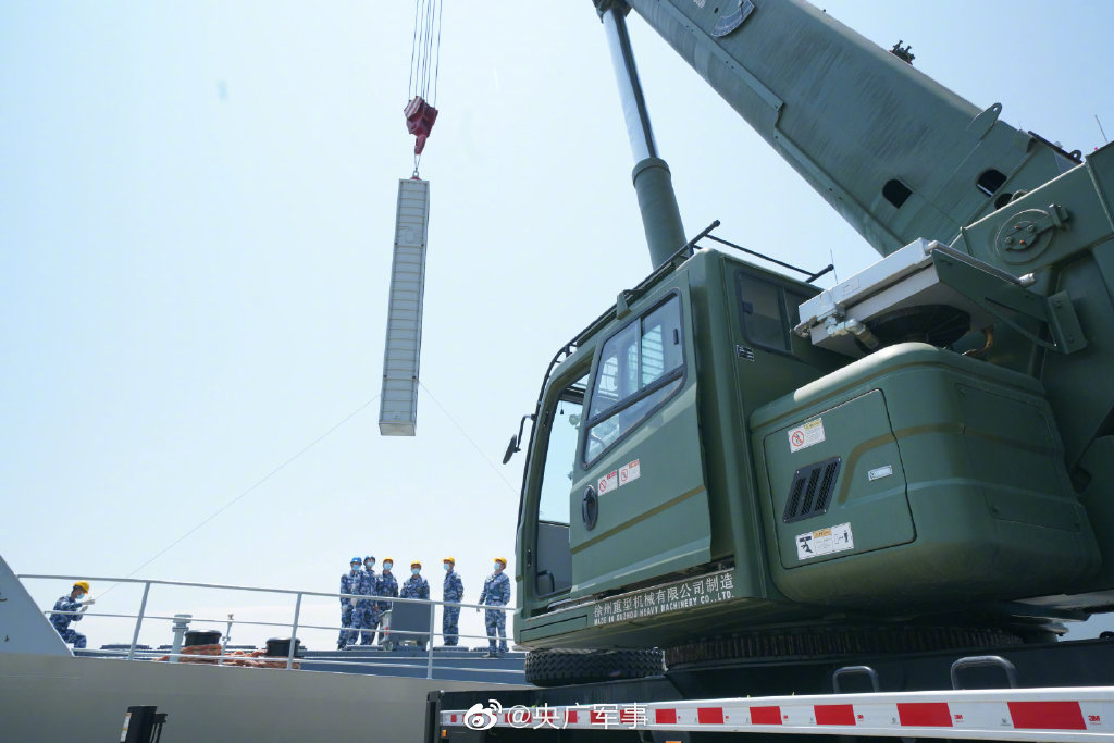 China Defense Blog: Type 054A FFG's 32 VLS cells, a closer look