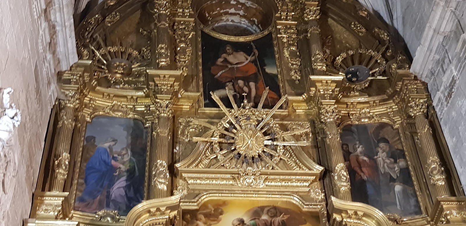 Lugares Sacros: Altar mayor de la Colegiata de Santa María del Manzano ...
