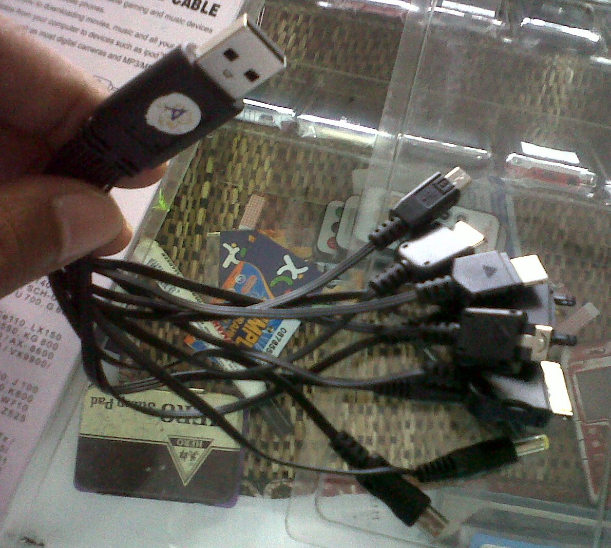 Ingin Berbagi Ilmu dan Pengalaman: Charger Multi 10 in 1 untuk handphone