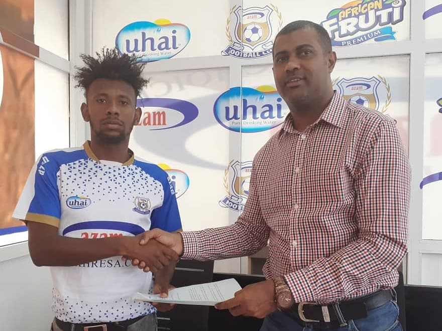 AZAM FC YAMPA MKATABA MPYA WA MIAKA MIWILI KIUNGO WAKE MKABAJI ...