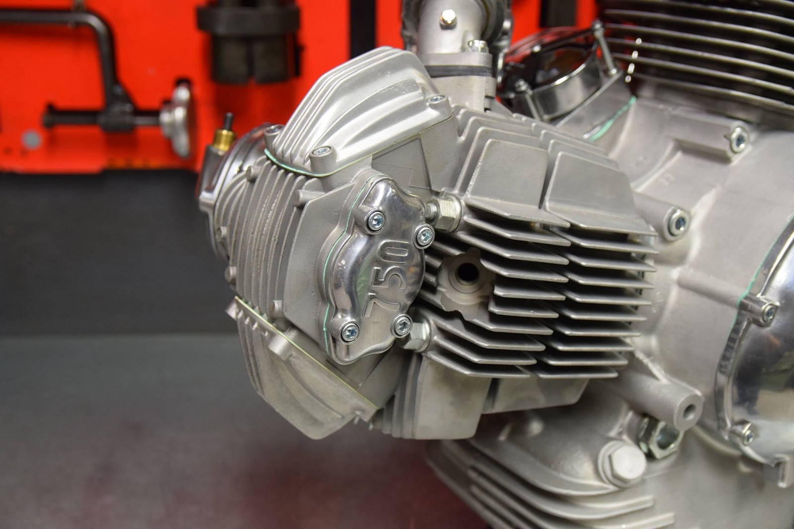 Racing Cafè: Engines - Ducati 750 Sport 1974