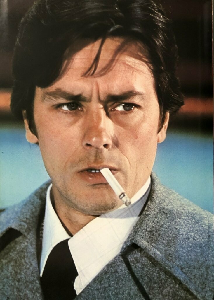ALAIN DELON: HUMO. FUMATAS. SIGNAUX DE FUMÉE. SMOKE