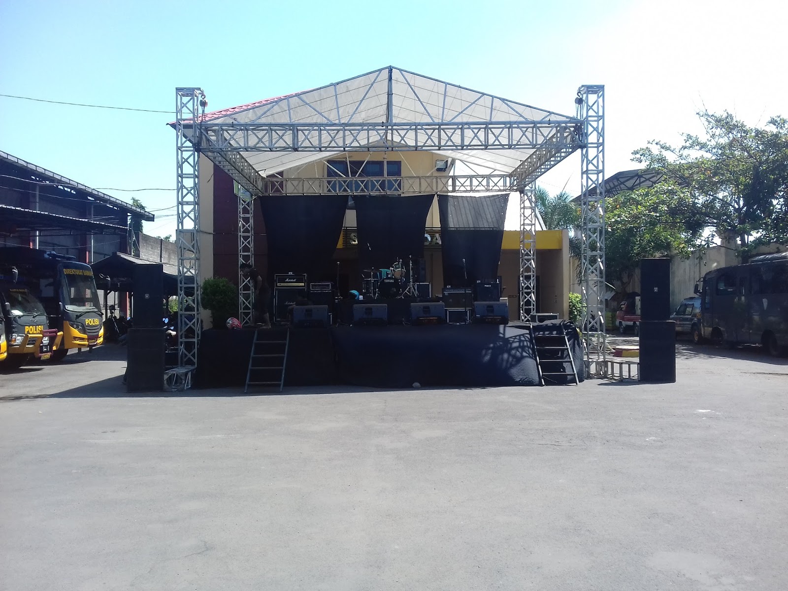 Pemasangan Panggung,Sound System Dan Lighting di POLDA JATIM Surabaya ...