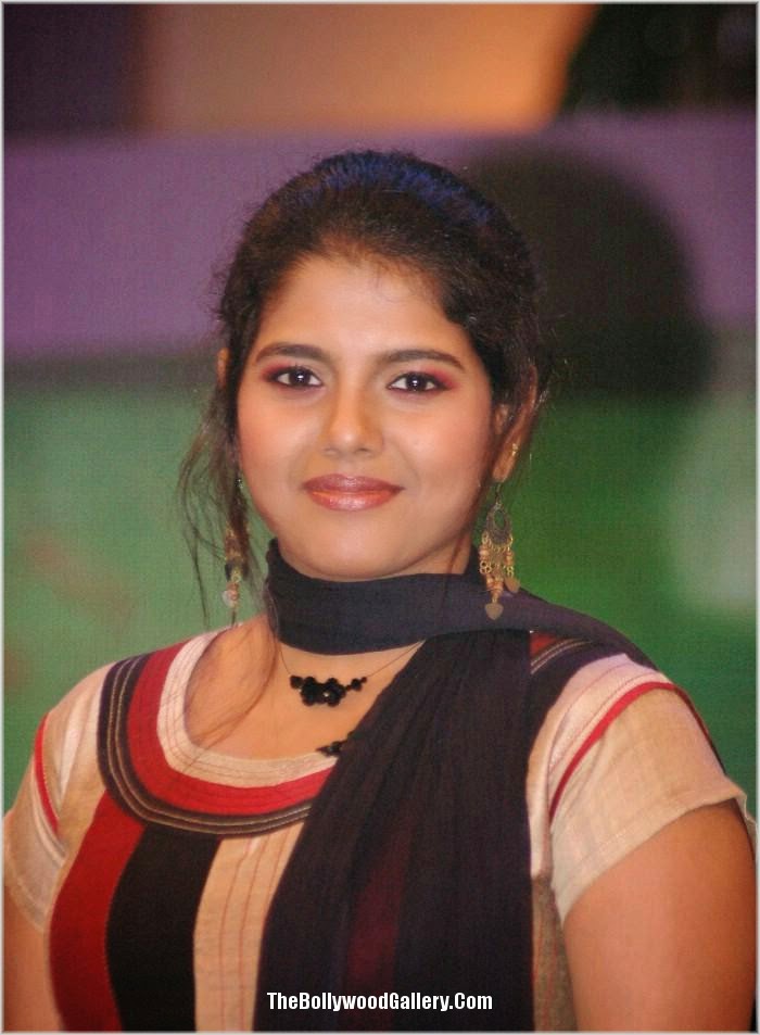 Head Shaved Womens: Singer Roshini Hot Photos