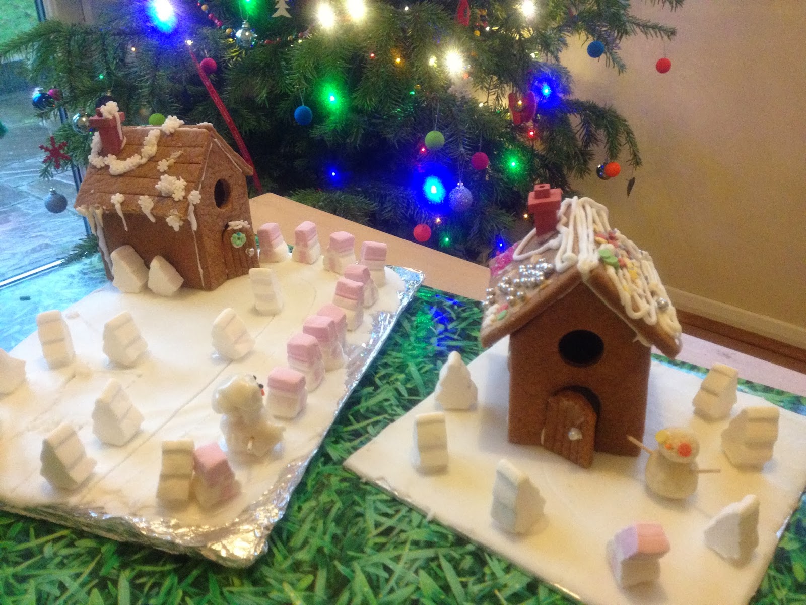 AlimentaryBites: Gingerbread Houses/ biscuits