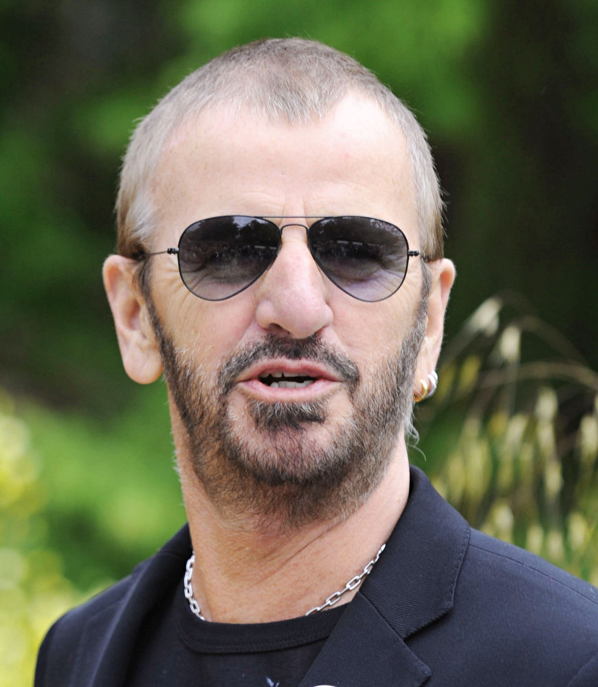 C a S i L i B r E: Hoy Ringo Starr será: John; Paul; George y... ¡Él...!