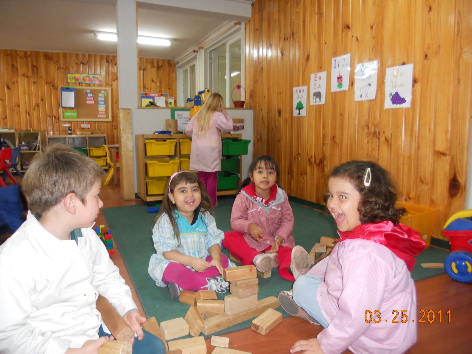 KINDER: JUEGO DE RINCONES